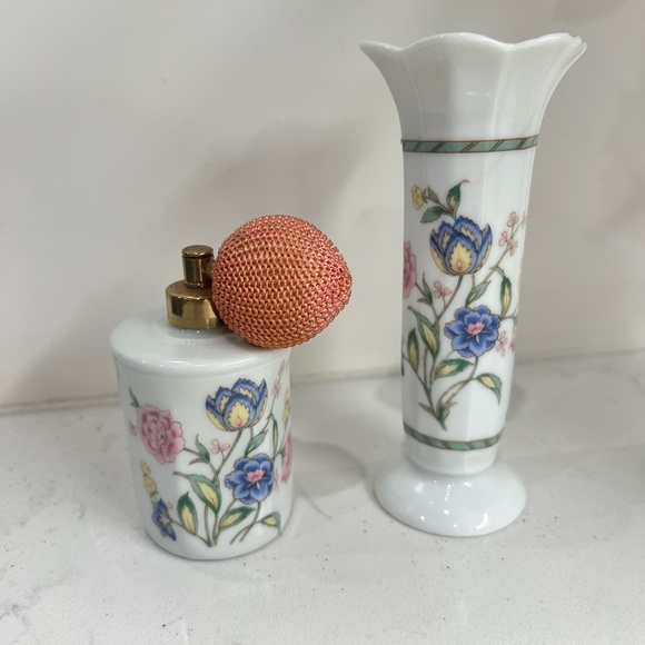Vintage | Accents | Vintage Perfume Atomizer Floral Glass Puff Spray ...